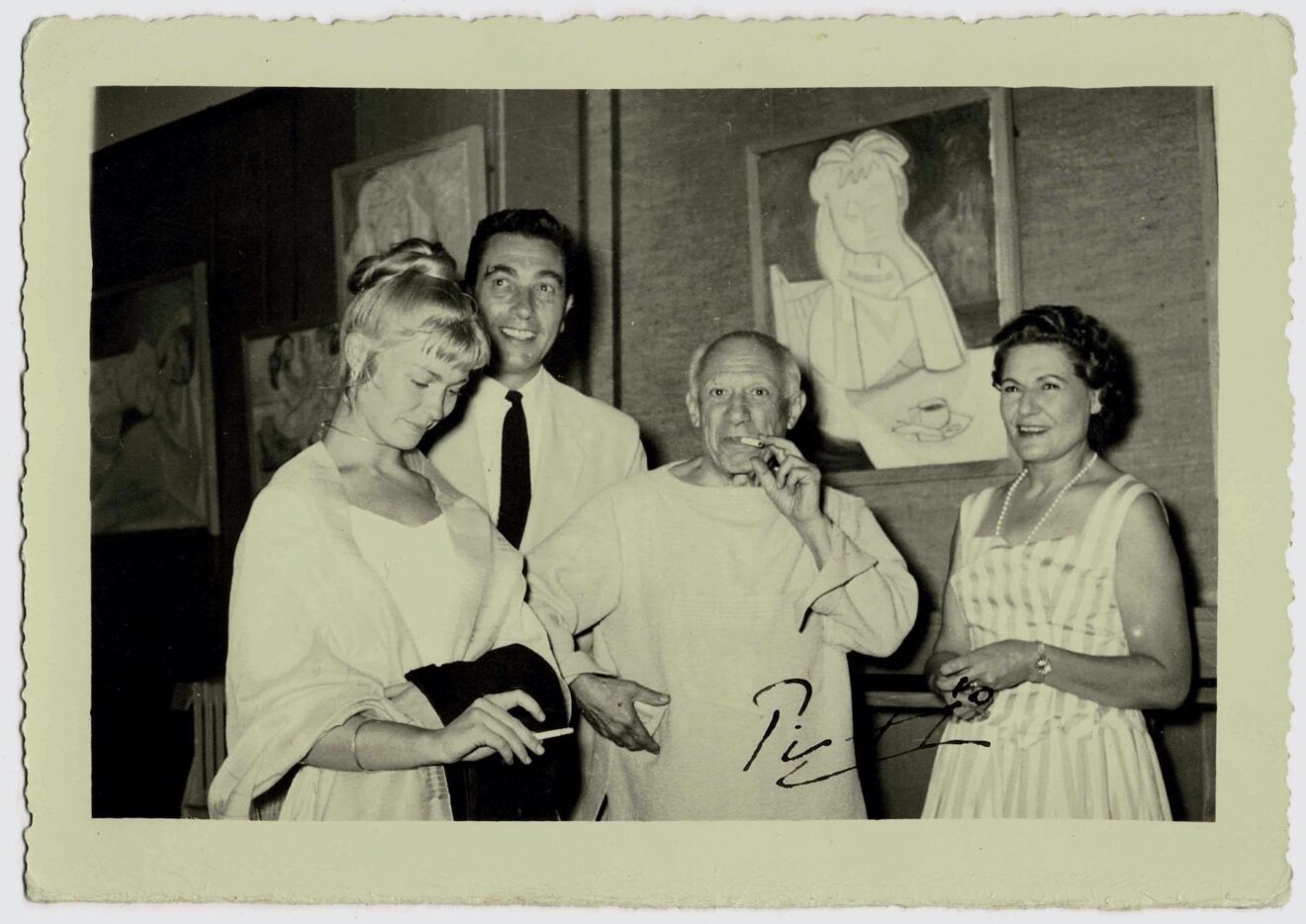 Pablo PICASSO - Original signed photograph.