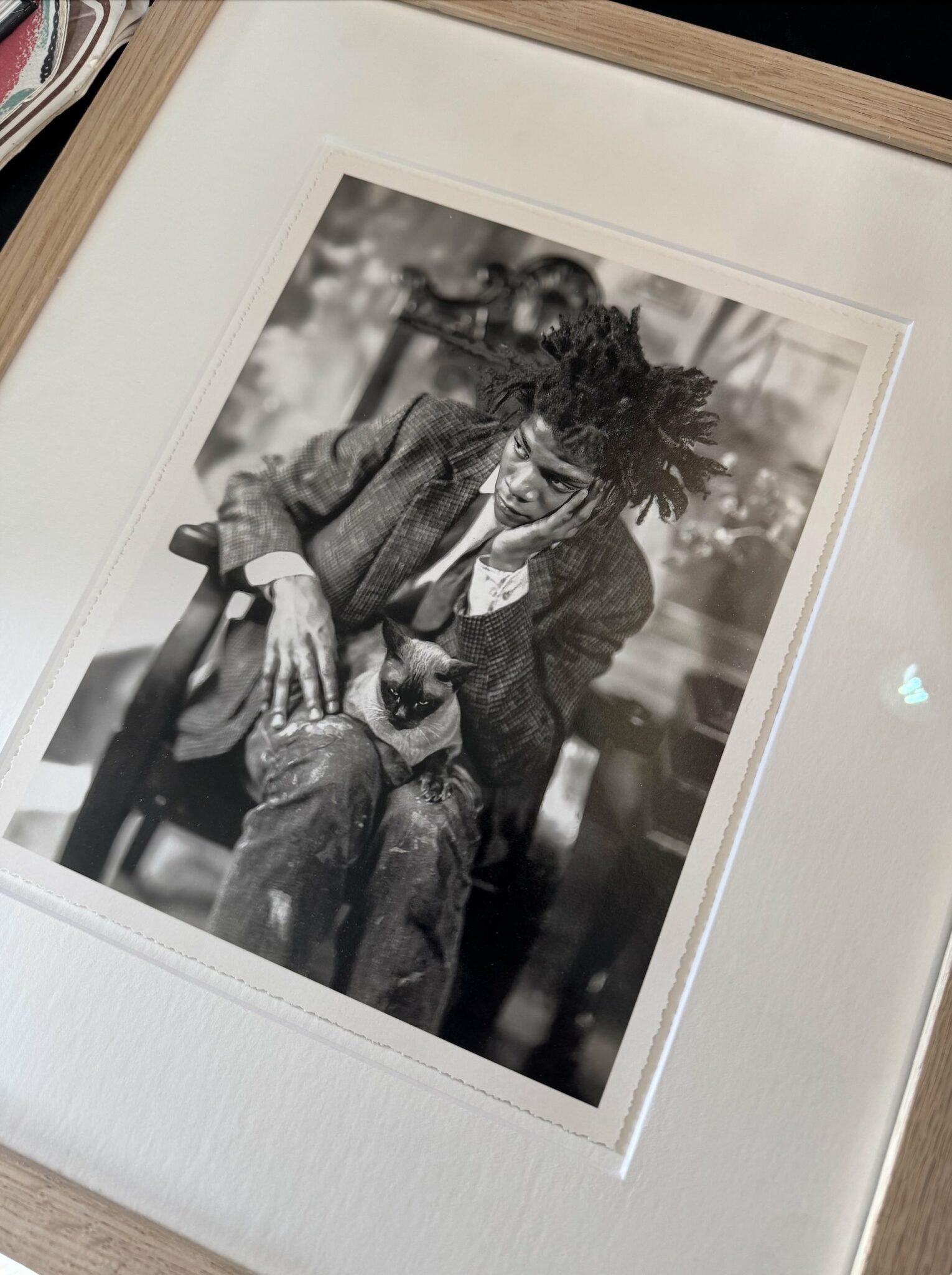 „Jean-Michel BASQUIAT und die Katze“ Foto von James Van Der Zee.